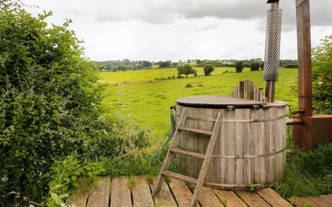 Glamping Herefordshire with hot tub Hollings Hill Featherdown Farm