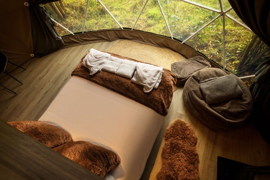 Glamping Kent with Hot Tub a Luna Domes