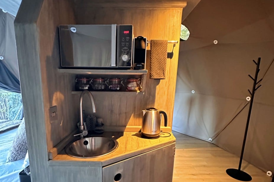 Glamping Kent with Hot Tub a Luna Domes
