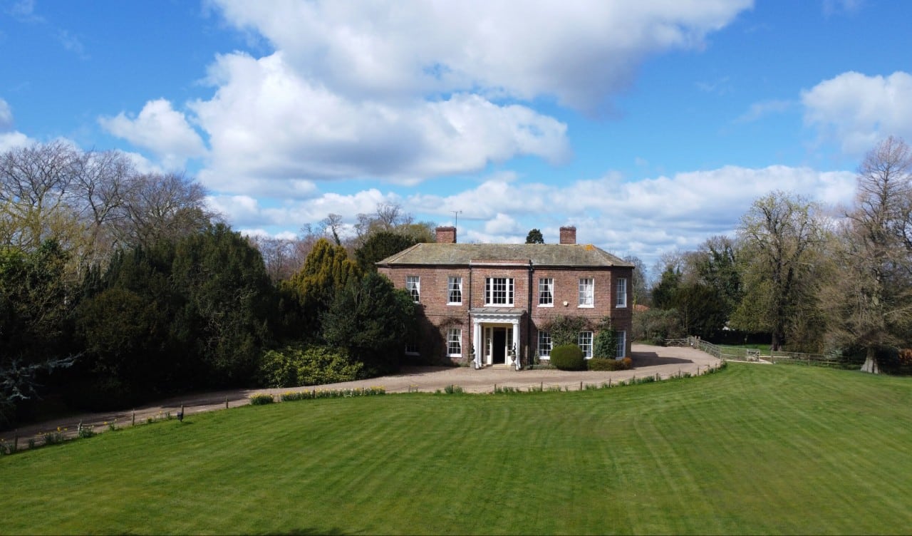 Walcot Hall Glamping near Alkborough Lincolnshire